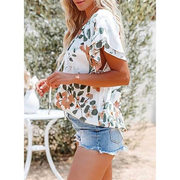 LILY CLOTHING | Tops | New Lily Clothing Floral V Neck Top In White ...